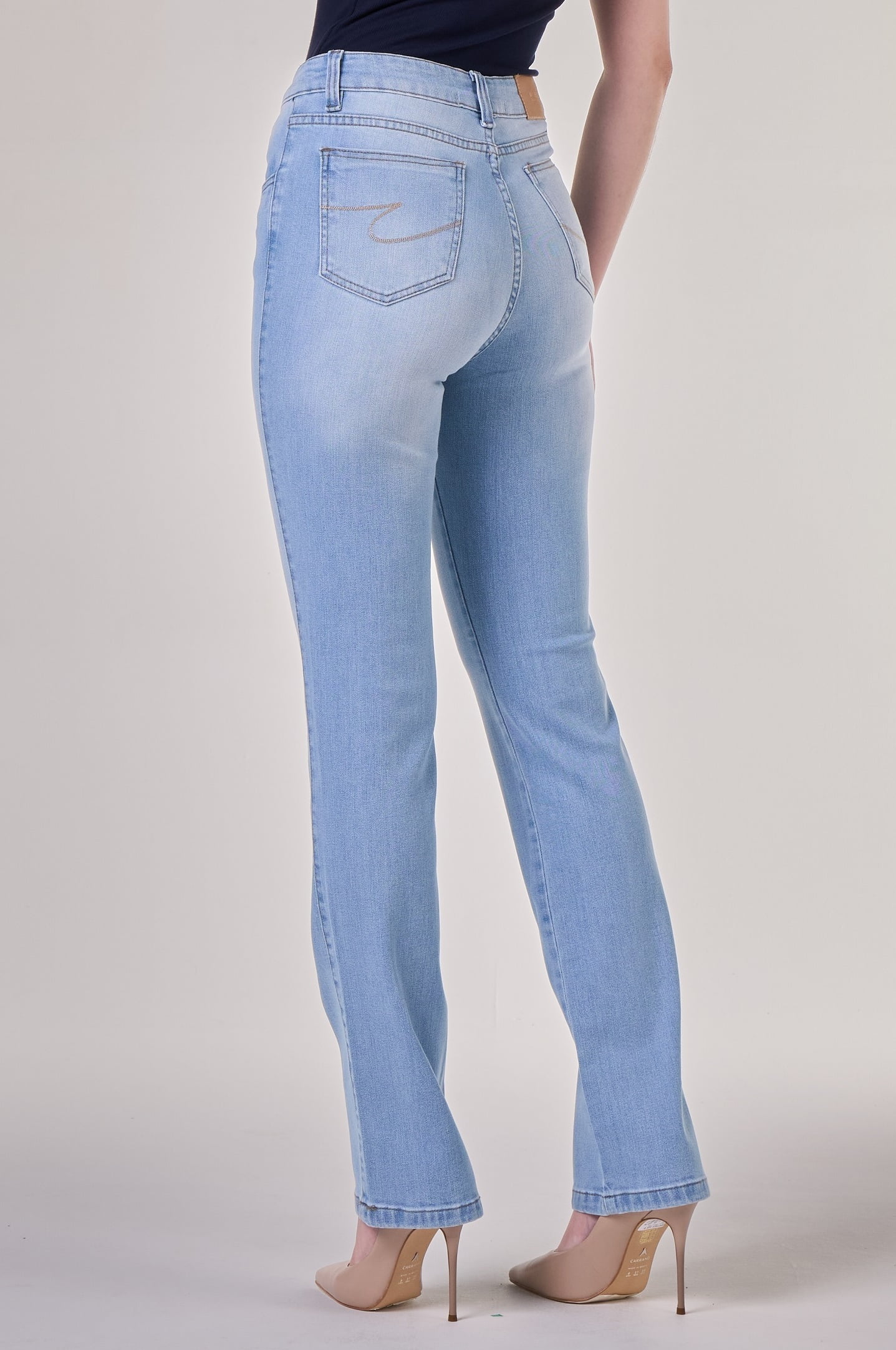 Calça Jeans Reta Feminina Clara F24037 - Oxiblue Jeans